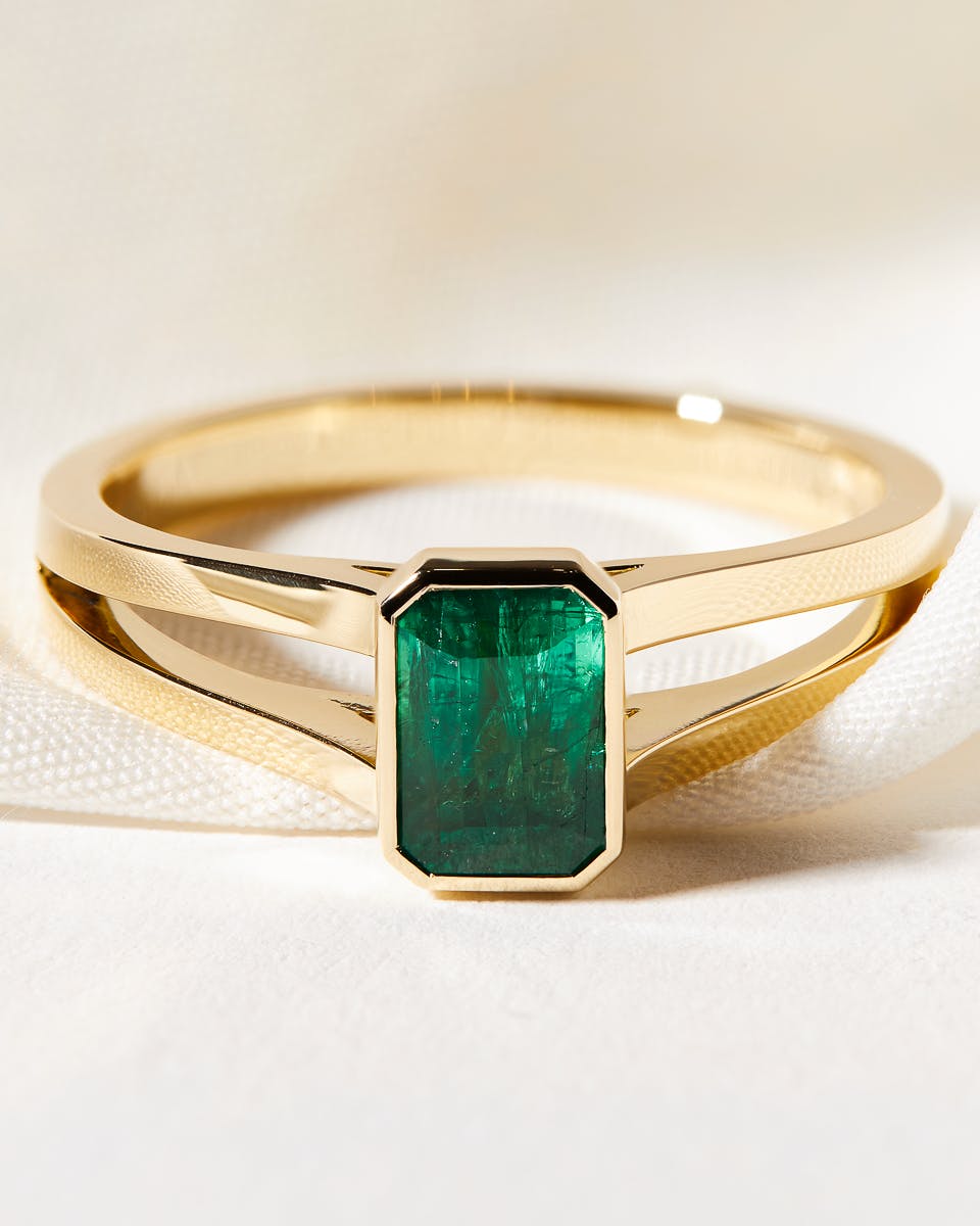 Emerald Gemstone Guide | Cut, Clarity & Cost